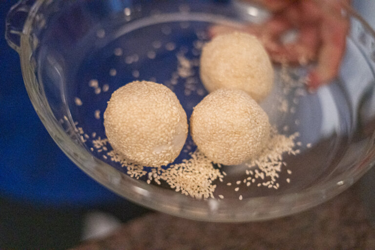 Amazingly Crispy and Chewy Chinese Sesame Balls Recipe (Must-Try!)